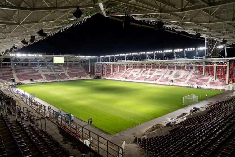 Stadionul Rapid se apropie de finalizare. Ultimele detalii sunt puse la ...
