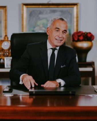 Portretul lui Călin Georgescu, candidatul aflat aproape de finala ...